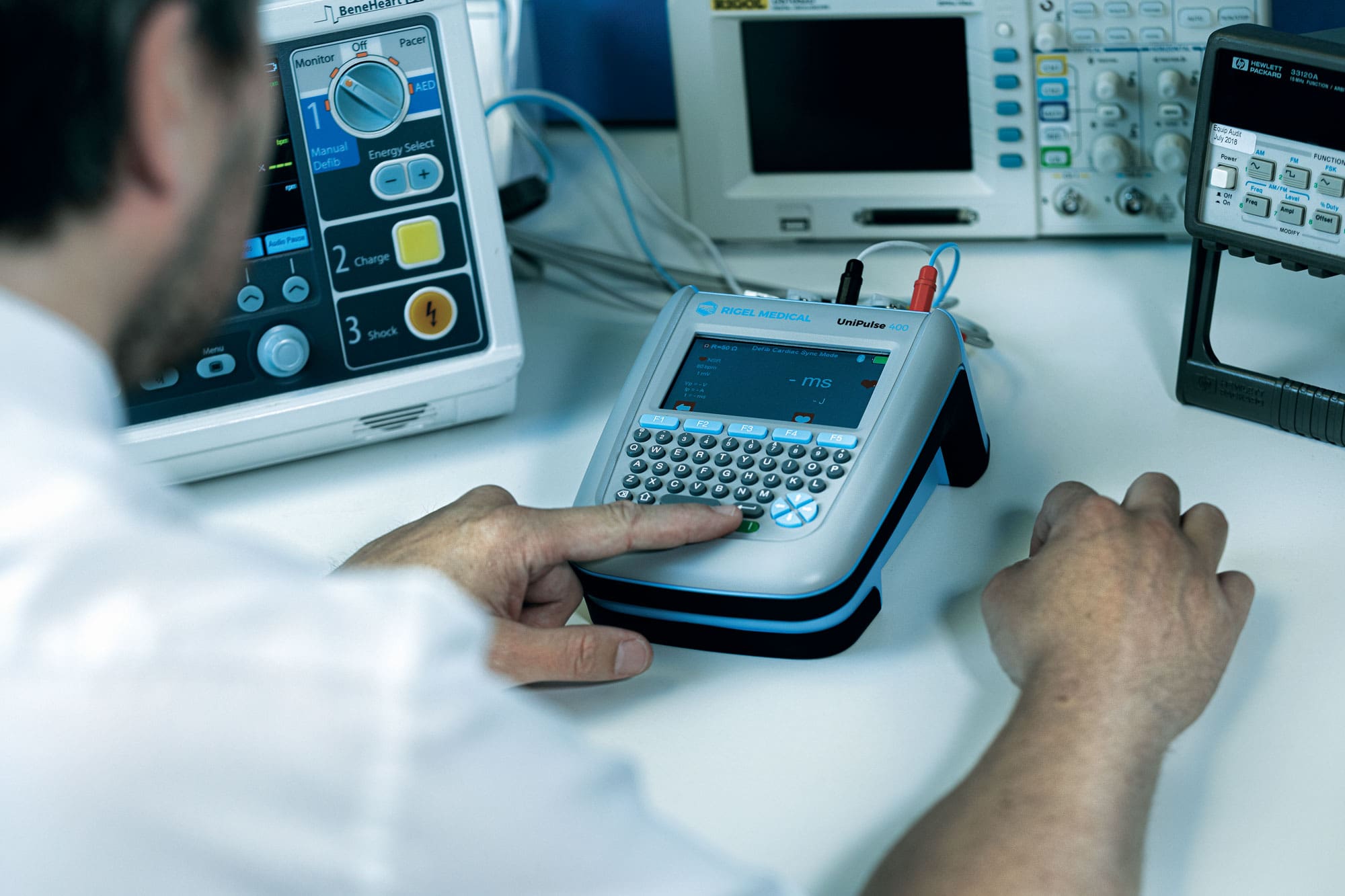 Defibrillator Analyzer - Calibration House